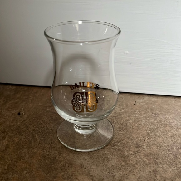 Baileys | Dining | Baileys Irish Cream Shot Glasse Cordial Gold Logo ...